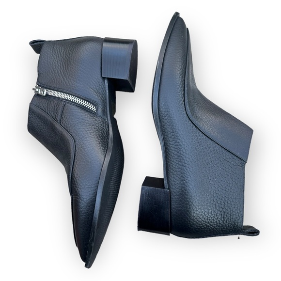 Everlane | Shoes | Everlane The Boss Ankle Bootie In Black Pebbled ...